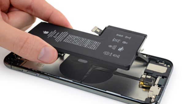 Bảng giá thay pin iPhone các dòng mới nhất 2025
