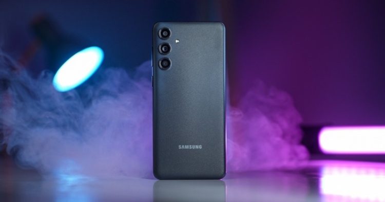 Samsung Galaxy A55 vs M55: Đều là "55" thì chọn dòng A hay M?